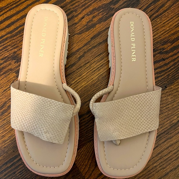 Donald J. Pliner | Shoes | Donald Pilner Sandals Size 8 Awesome ...